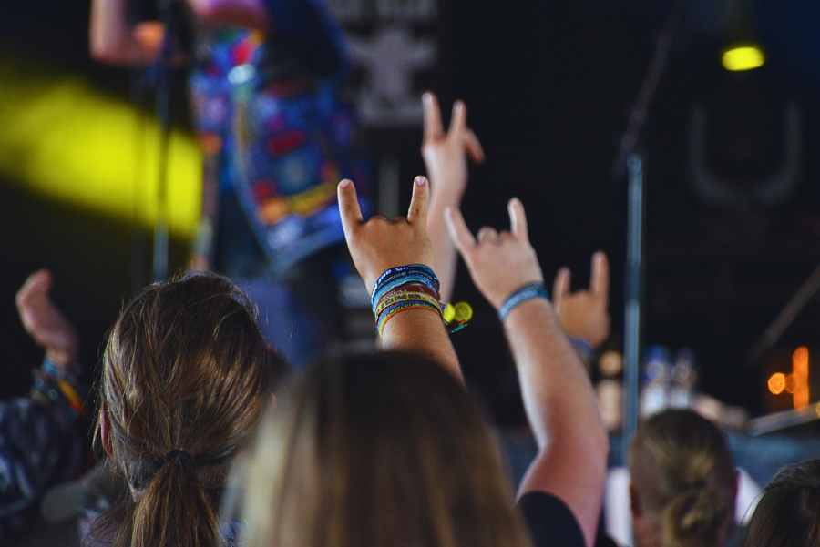 Why Choose Personalized Cloth Wristbands | IDC Band